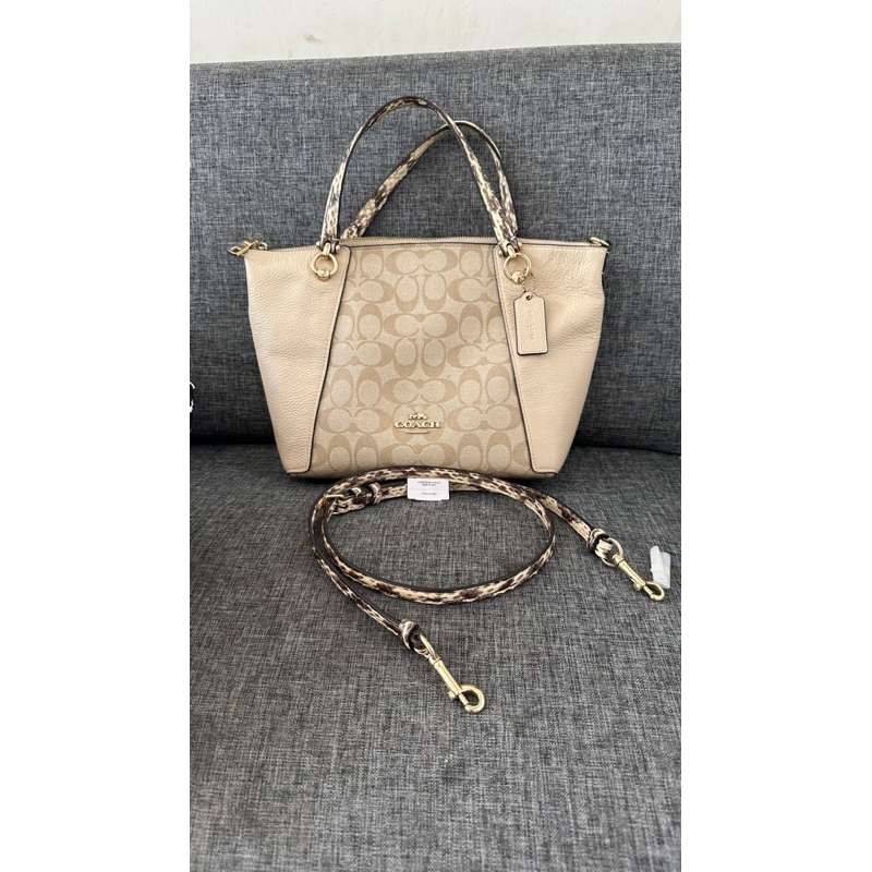 Jual preloved coach kacey signature crossbody light khaki bag | Shopee Indonesia