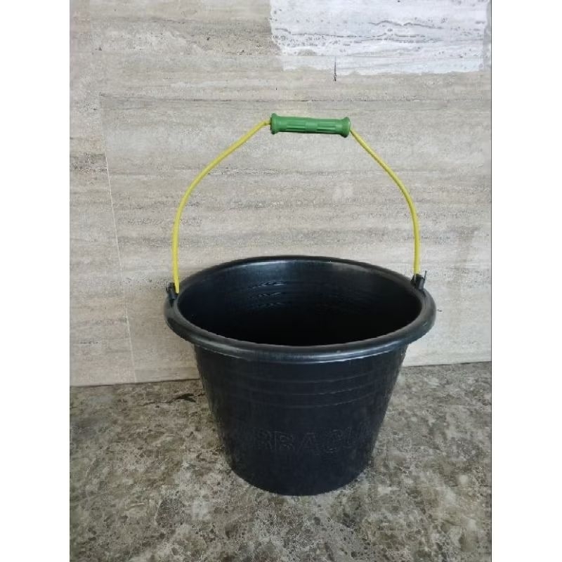 Jual Ember timba cor || ember semen bangunan baskom air plastik hitam ...