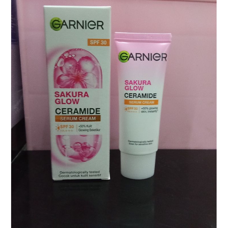 Jual Garnier Sakura Glow Ceramide Serum Cream SPF30 20ml | Shopee Indonesia