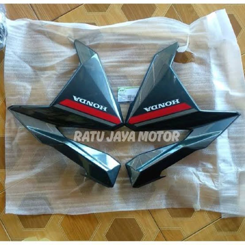 Jual Bahan original cover sayap legcil luar depan + sticker HONDA VARIO ...