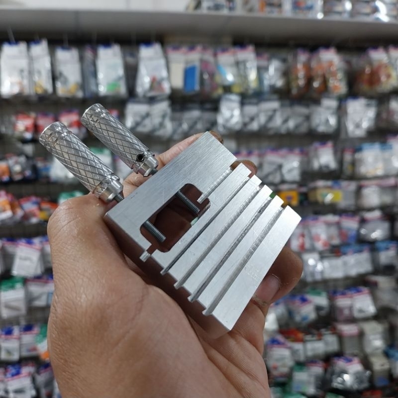 Jual ALAT PELURUS AS TAMIYA / SHAFT CHECKER / ALAT CEK KELURUSAN AS ...