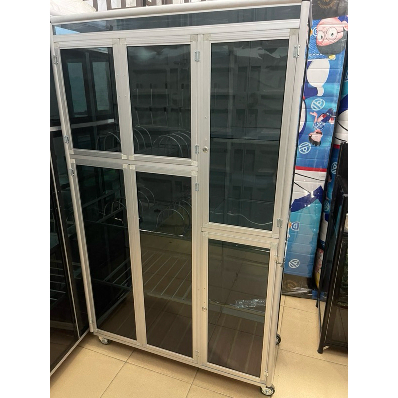 Jual Lemari Rak Piring Kaca 3 Pintu Tutup Roda | Shopee Indonesia