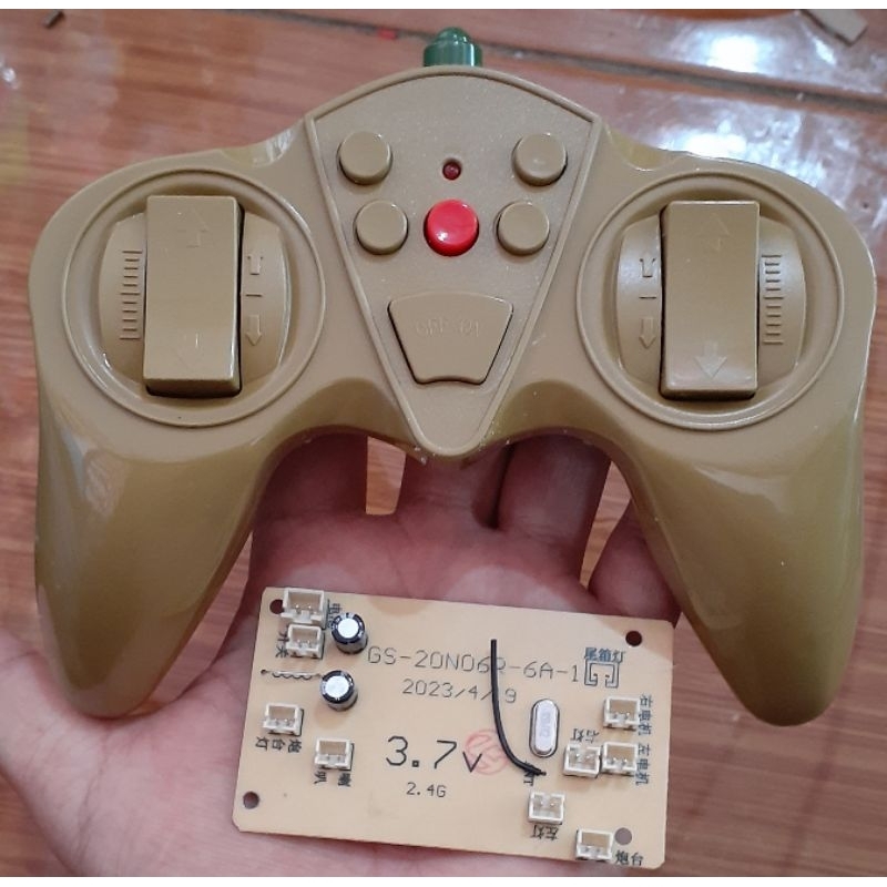 Jual REMOTE CONTROL SET 2,4GHZ RC TANK 3,7VOL ORIGINAL + RECEIVER ...