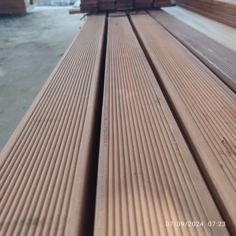 Jual LANTAI KAYU OUTDOOR TAMAN TERAS DECKING KAYU ULIN SUPER 2,1 x 9 x ...