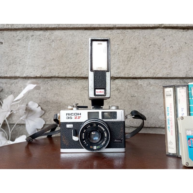 Jual Kamera Analog Film Merk RICOH 35 ZF Antik Vintage Lawas Tua Kuno Lawas Hiasan Ruangan ...