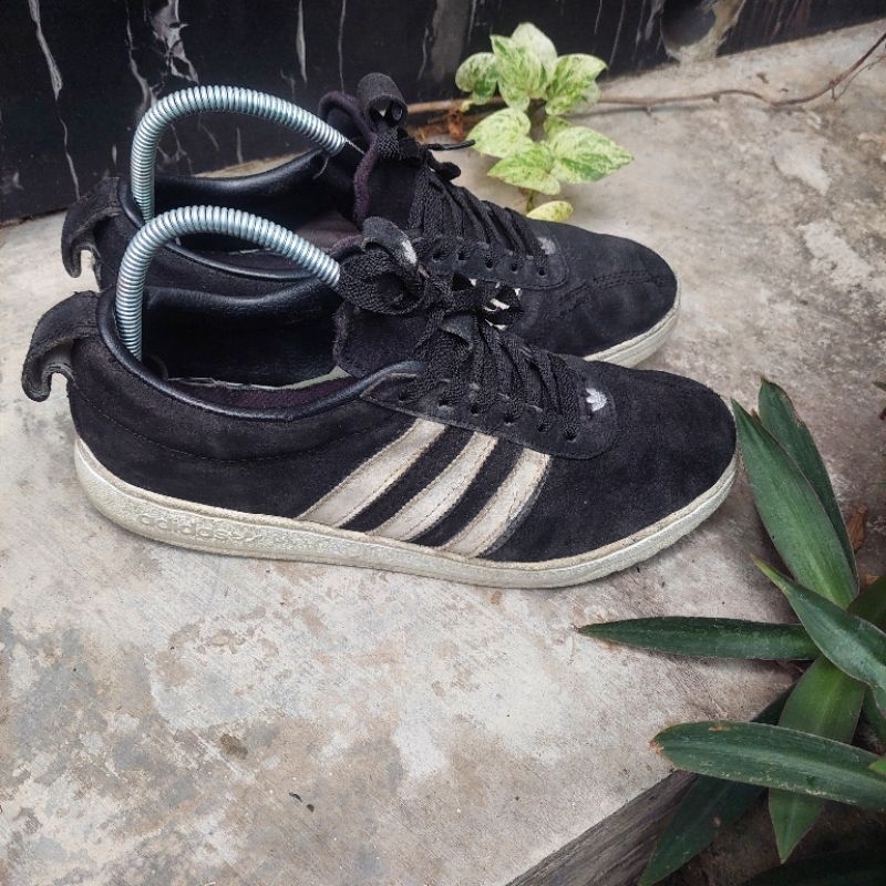 Jual sepatu sneakers second merk adidas size 42(26,5cm) | Shopee Indonesia