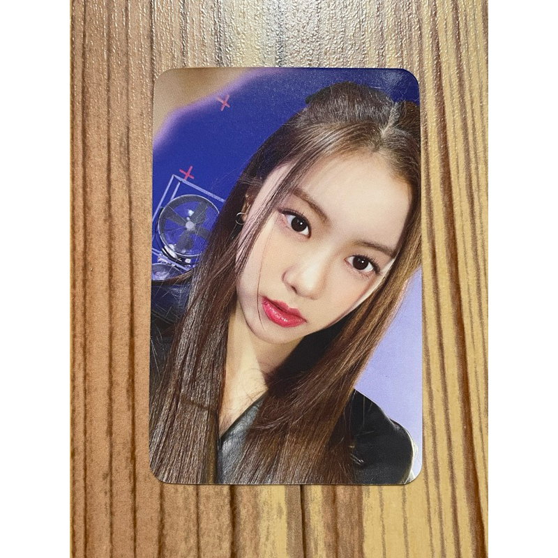 Jual official photocard pc garam le sserafim | Shopee Indonesia