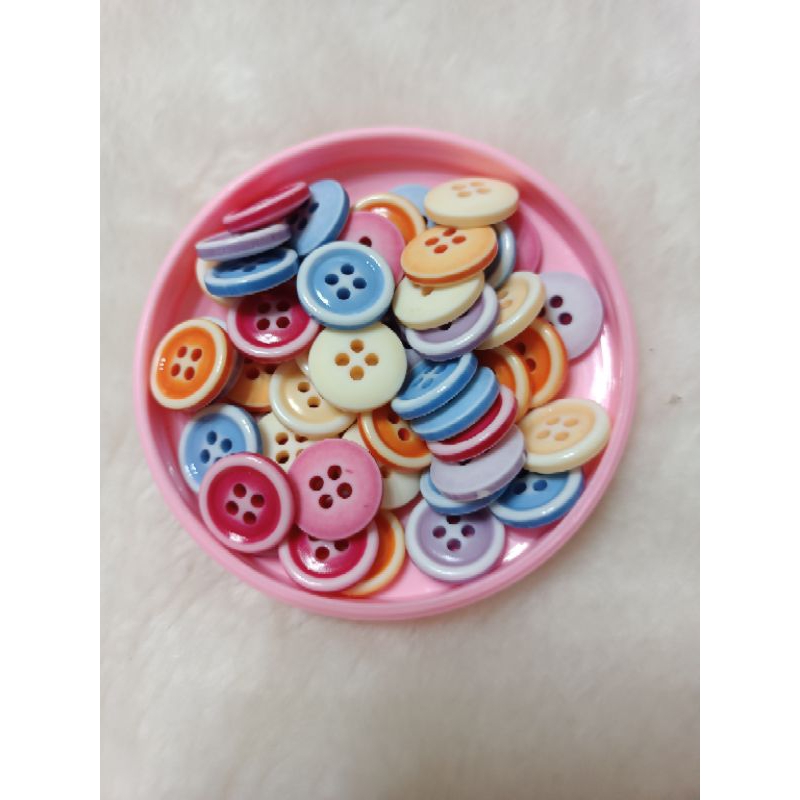 Jual Kancing plastik bulat / bunga 1,3 cm / 1,5 cm kotak mix warna 100 ...
