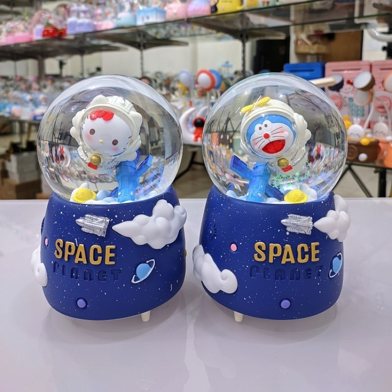 Jual Snowball/ Pajangan Bola Kaca Musik Box Astronot Doraemon Dan ...
