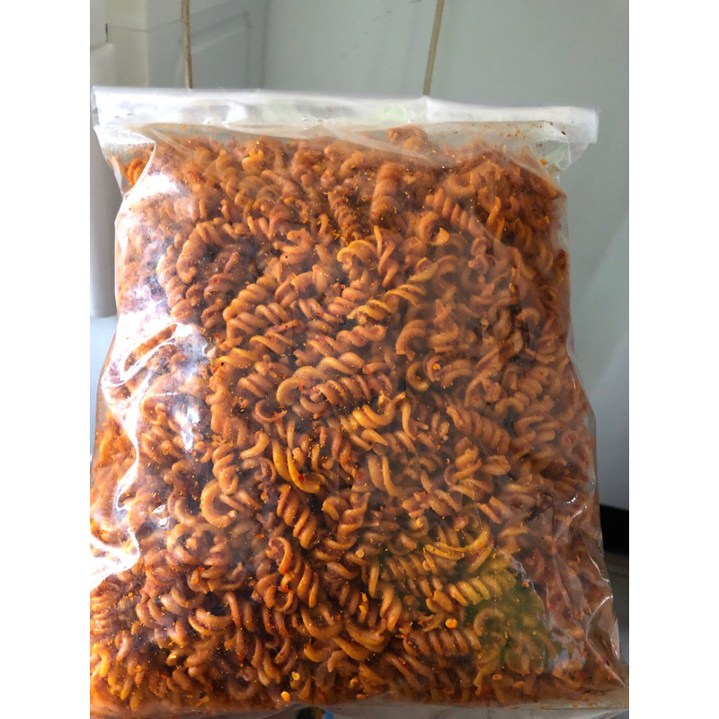 Jual MAKARONI SPIRAL/ulir/ kriting Extra Pedas Dan Bumbu Balado kemasan ...