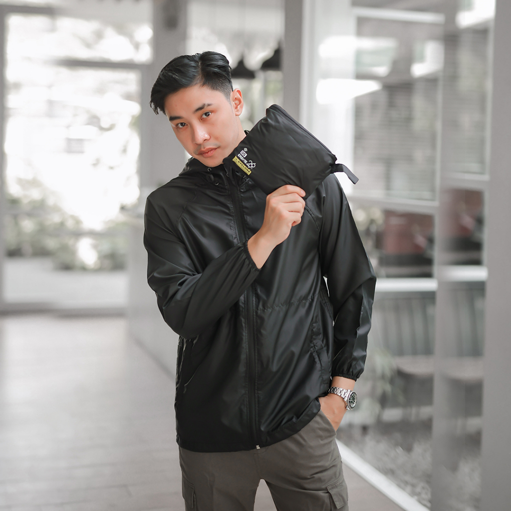 Jual Jaket Olahraga Parasut Ultralight Cyclone Hitam | Shopee Indonesia