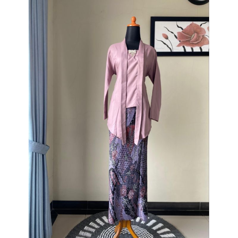 Jual Zahrah Gallery - Oneset kebaya modern kutu baru katun premium rok plisket batik poil prada ...