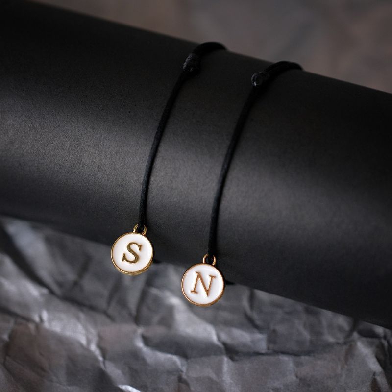 Jual Gelang Inisial PREMIUM MINE & YOURS Gelang Couple Pasangan Sahabat ...