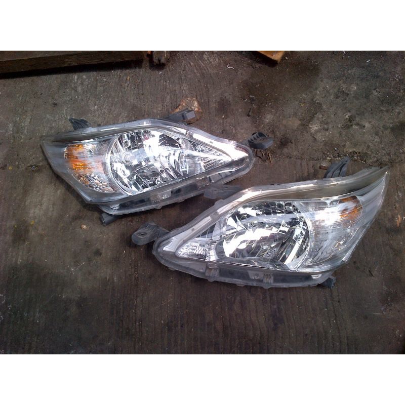 Jual headlamp grand innova 2012 up 2015 original hrga satua second ...