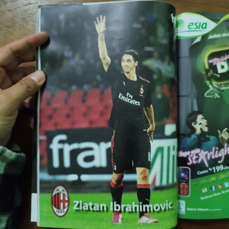 Jual Artikel the temper trap, pin up Zlatan Ibrahimovic, Cheryl Tweedy ...
