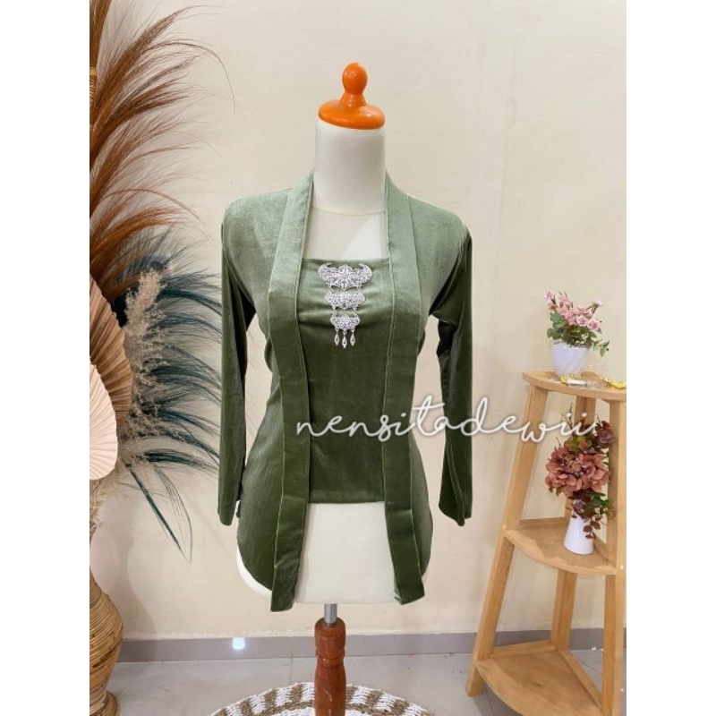 Jual Kebaya Bludru Kutubaru / Sepinggang - Hijau Sage | Shopee Indonesia Jual Kebaya Bludru Kutubaru / Sepinggang - Hijau Sage | Shopee Indonesia