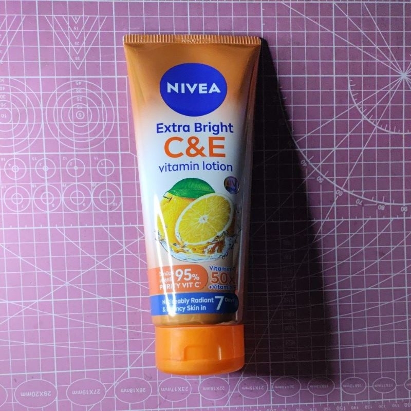 Jual nivea extra bright c&e vitamin lotion vitamin c 50x + vitamin e - 320ml | Shopee Indonesia