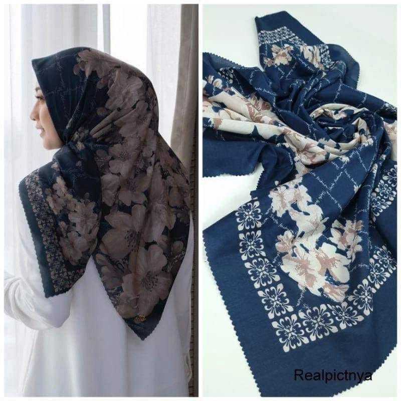 Jual ZM Zaskia Mecca - Kayu Aro Black Scarf Kerudung Segi Empat Voal ...