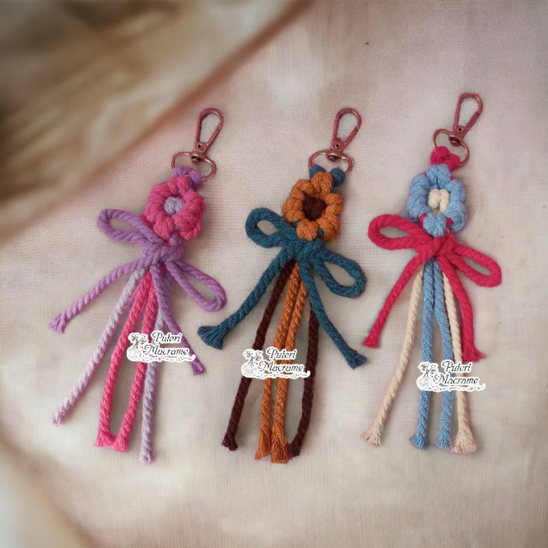 Jual Gantungan Kunci Macrame Daisy / Keychain Macrame / Souvenir ...