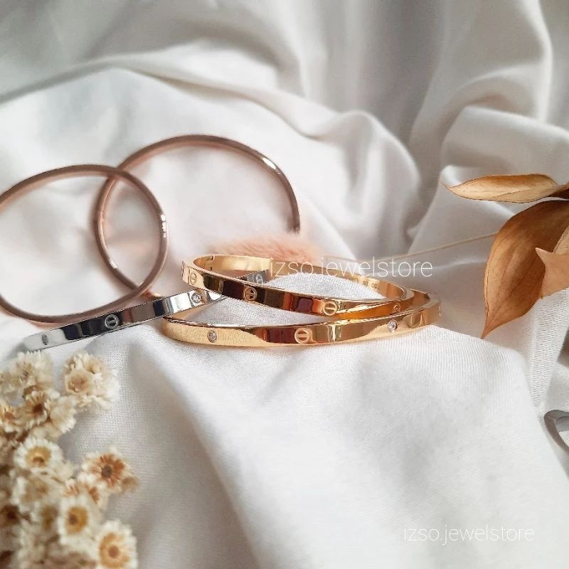 Jual Gelang Titanium Premium Crystal 18k Gold | Shopee Indonesia