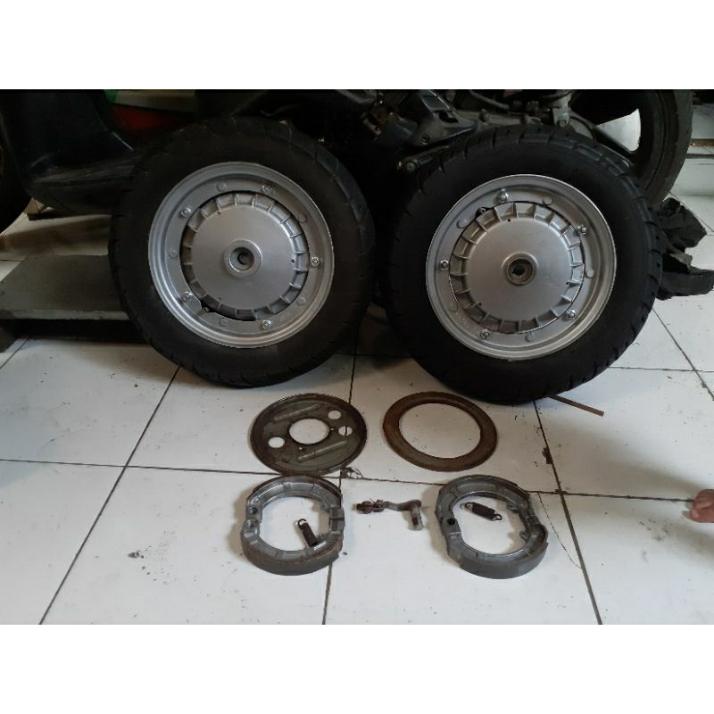 Jual paket ban velg tromol set depan belakang vespa upgrade r10 ring 10 sprin super porek kaki 3 ...