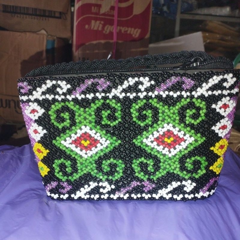 Jual Tas selempang manik motif etnik dayak kalimantan - tas wanita ...
