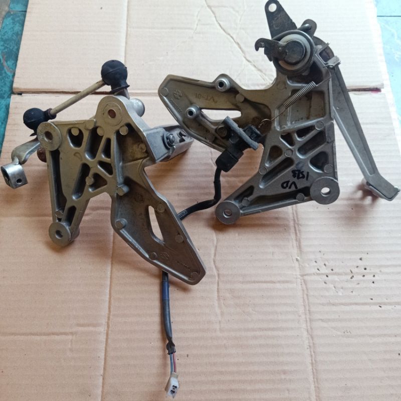 Jual FOOT STEP DEPAN SET KANAN KIRI OPERAN GIGI KAWASAKI BAJAJ PULSAR ...