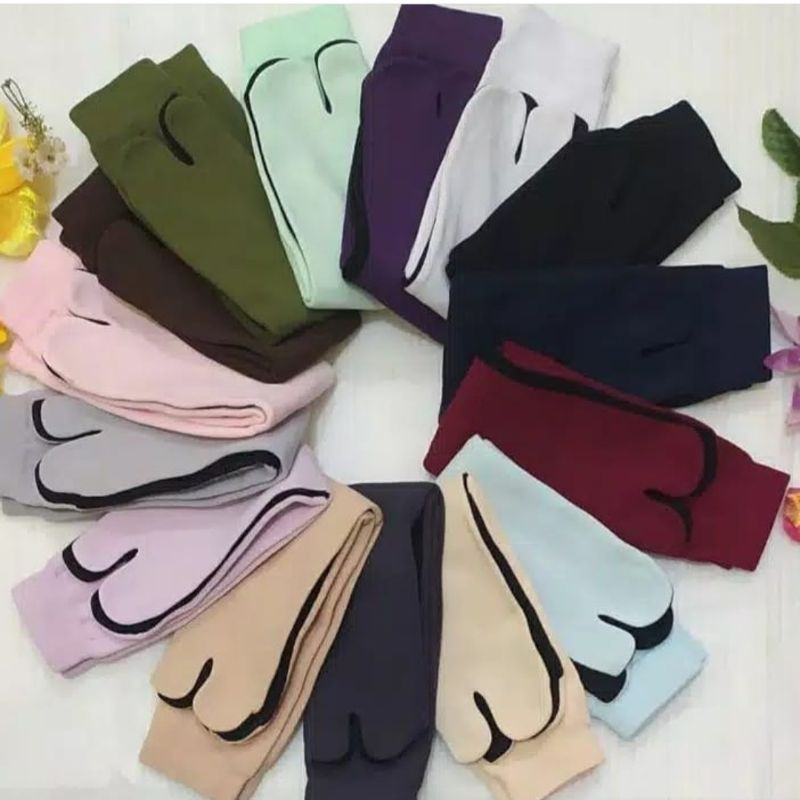 Jual 𝗪𝗶𝗻𝗱𝗮 𝗣𝗿𝗮𝗱𝗶𝘁𝗮 Kaos Kaki Wanita Muslimah Jempol Telapak Hitam ...