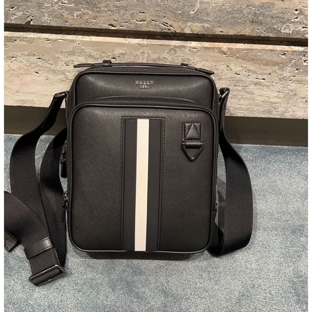 Jual Bally Mackao Bovine Leather Crossbody Bag | Shopee Indonesia