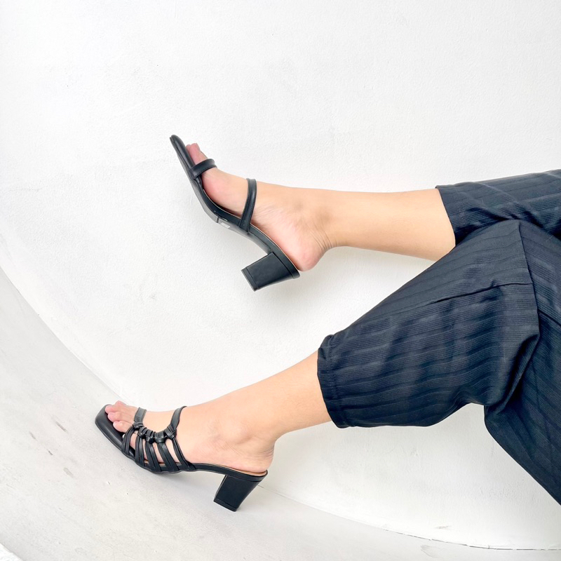 Jual CHRISTY HEELS - 5CM BLOCK HEELS | Shopee Indonesia
