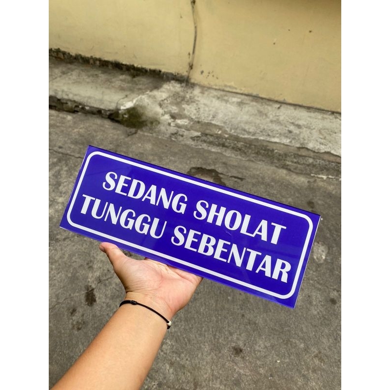 Jual akrilik sedang sholat tunggu sebentar | Shopee Indonesia