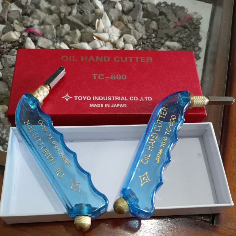 Jual Toyo TC 600 Glass Cutter alat potong kaca1 Dus isi 2 pcs | Shopee ...