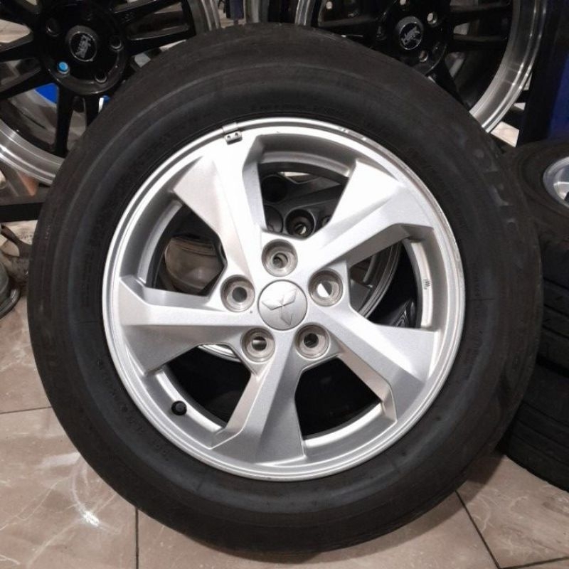 Jual VELG DAN BAN BEKAS MOBIL OEM COPOTAN XPANDER RING 16 + BAN ...