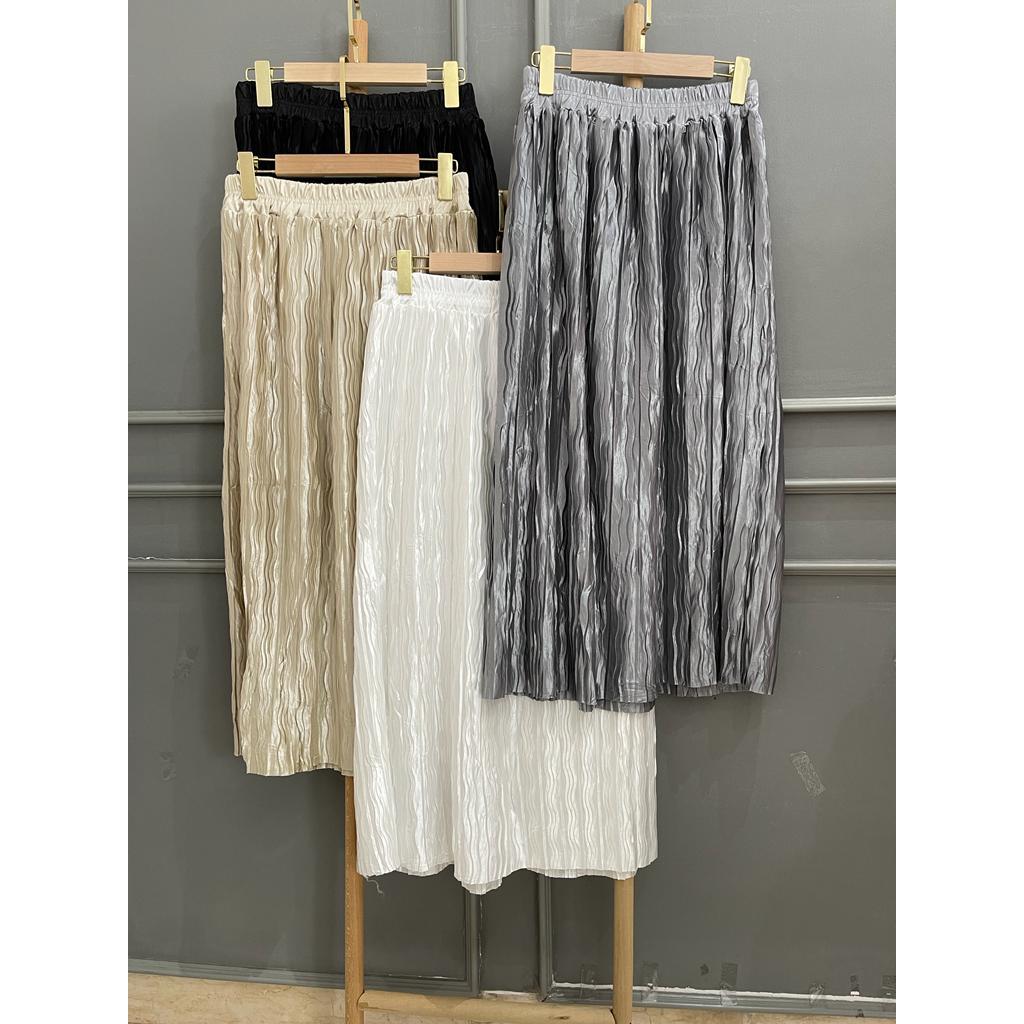 Jual BEVY Rok Plisket Shiny Shimmer Skirt Gelombang Polos | Shopee ...