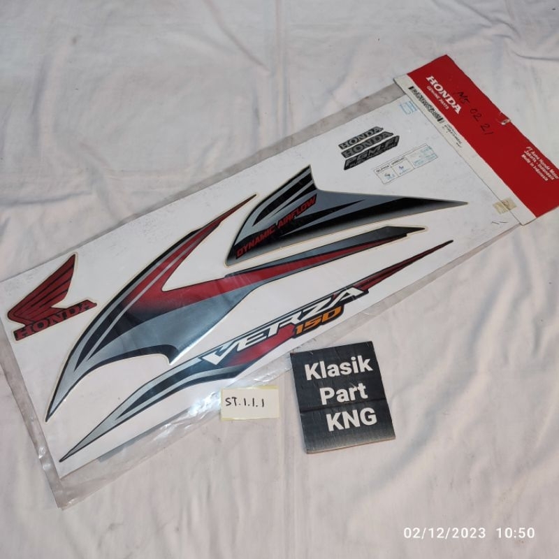 Jual Striping sticker stiker body Honda verza versa 150 K18 hitam kiri ...
