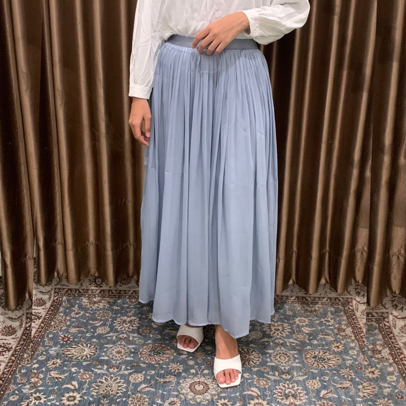 Jual NYRA Shimmer Skirt - Rok Shimmer Silk | Shopee Indonesia