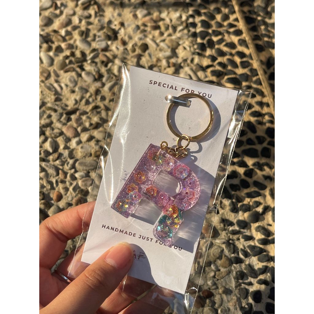 Jual Alphabet Letter Keychain Resin Gantungan Kunci Huruf Ganci Custom ...