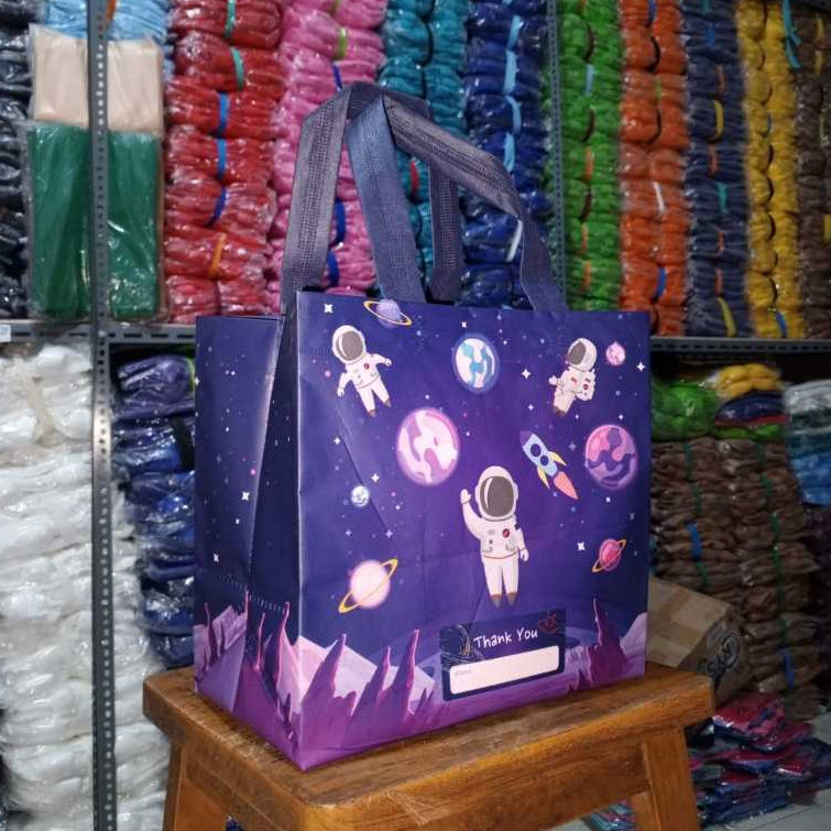 Jual Tas Kado Ulang Tahun UK 25X25X15 ISI 12 pcs tas bingkisan tas ...