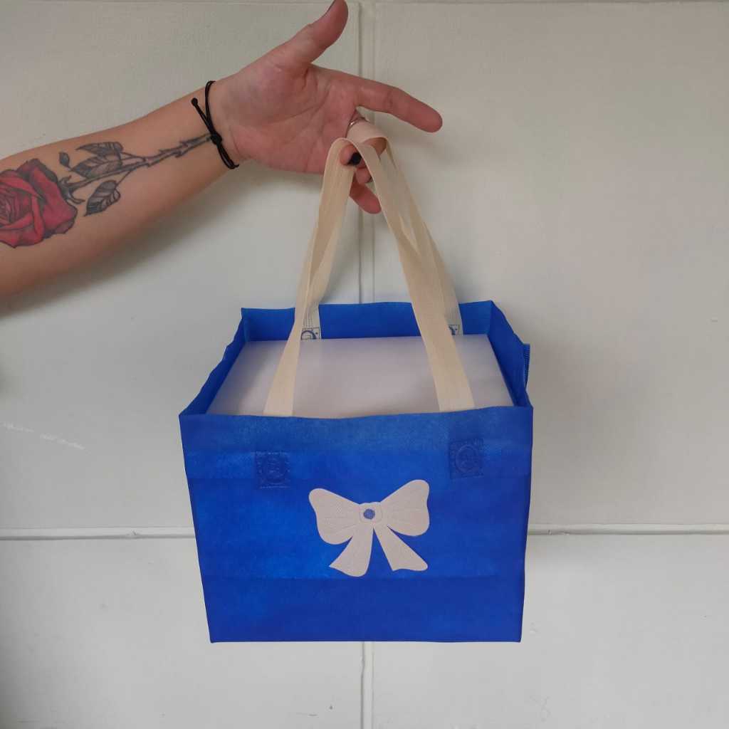 Jual Tas hajatan box nasi 22x22 20x20 dengan motif pita / tas kotak nasi 22x22 20x20 / tas kotak ...