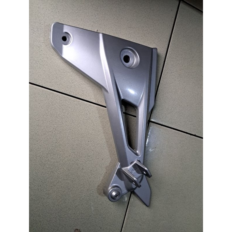 Jual footstep kiri bajaj oulsar 180 ug3 original | Shopee Indonesia