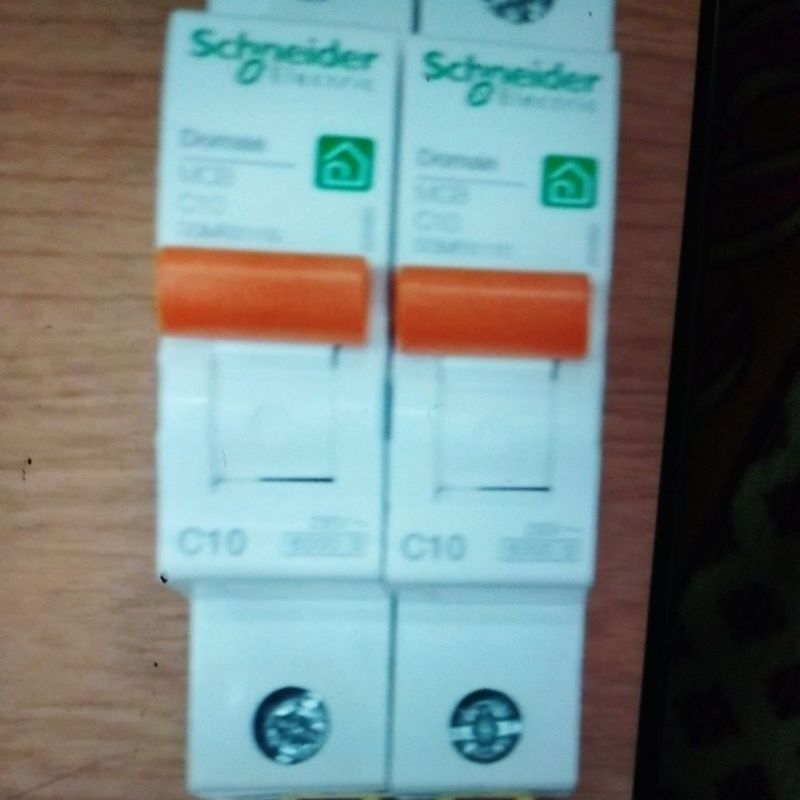 Jual MCB DOMAE SCHNEIDER 1 PHASE 10A | Shopee Indonesia