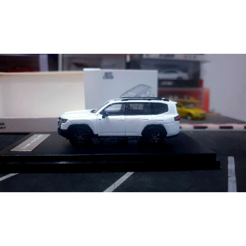 Jual Diecast LCD Models Toyota Land Cruiser LC300 GR Sport White ...