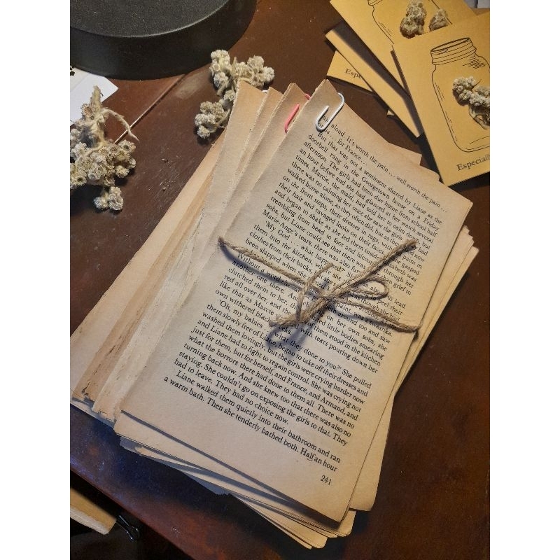 Jual kertas novel vintage / kertas paper scrap untuk jurnal isi 8 ...