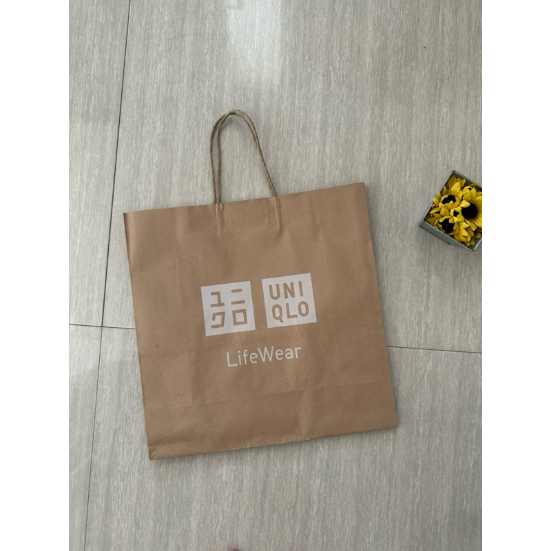 Jual PAPERBAG UNIQLO (SMALL) | Shopee Indonesia