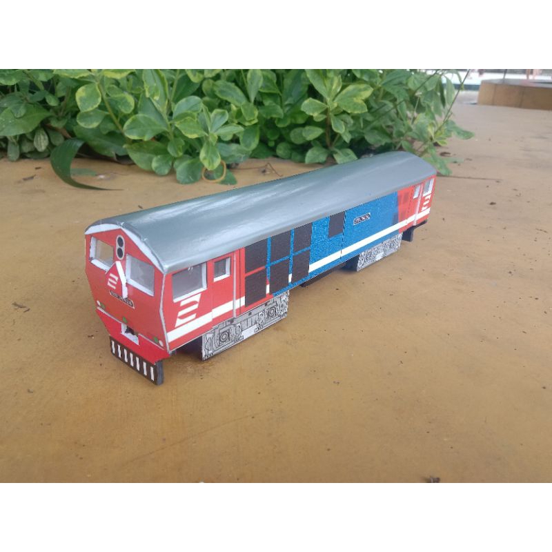 Jual MINIATUR LOKOMOTIF BB 304 MERAH BIRU | Shopee Indonesia