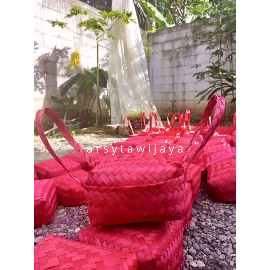 Jual Besek Jinjing Warna Merah 20x20 / Besek Jinjing Bambu Ukuran 20x20 ...