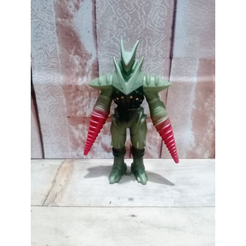 Jual recast kw figure dx ultra monster legionoid seri ultraman zero ...