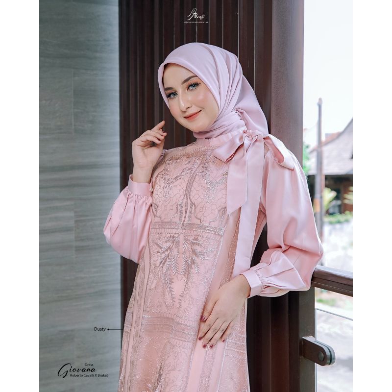 Jual Giovanna Dress Arrafi terbaru 2024 Matt Roberto Cavalli × brukat ...