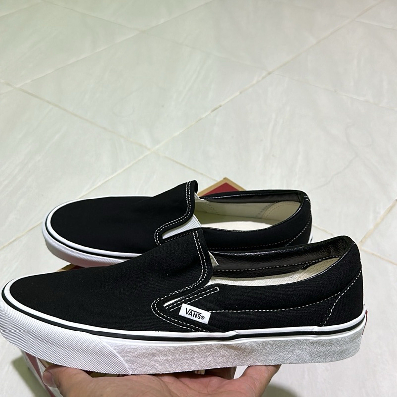 Jual Sepatu Vans Classic Slip On black white original BNIB Resmi Navya ...