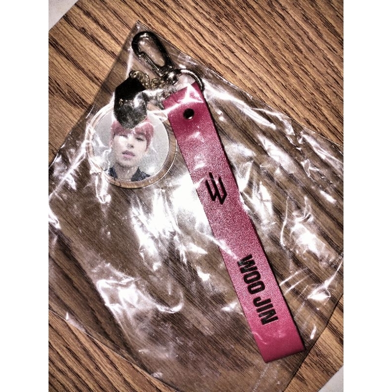 Jual (Book by Feny) Keyring Official merchandise Ab6ix Park Woojin ...